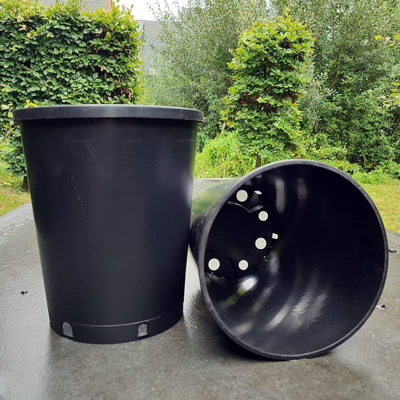 Tall round Pots